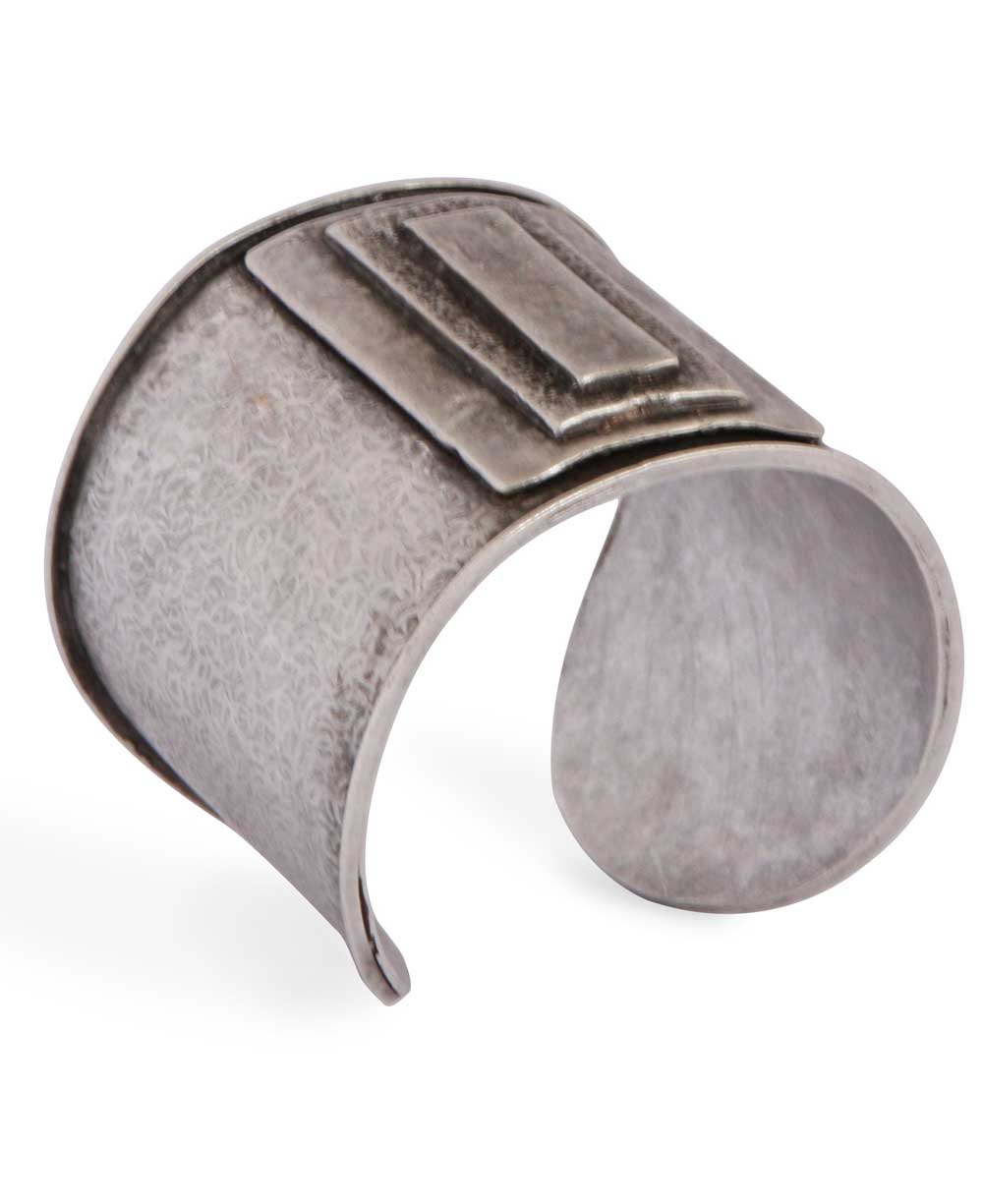 Modern Turkish Cuff Bracelet with Artistic Reliefs – Cultural Elements